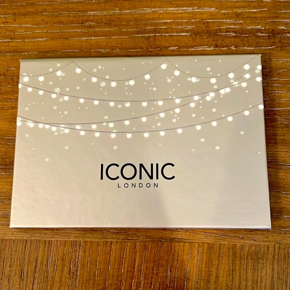 ICONIC London | Makeup | Blaze Chaser Face Palette By Iconic London 6 X ...